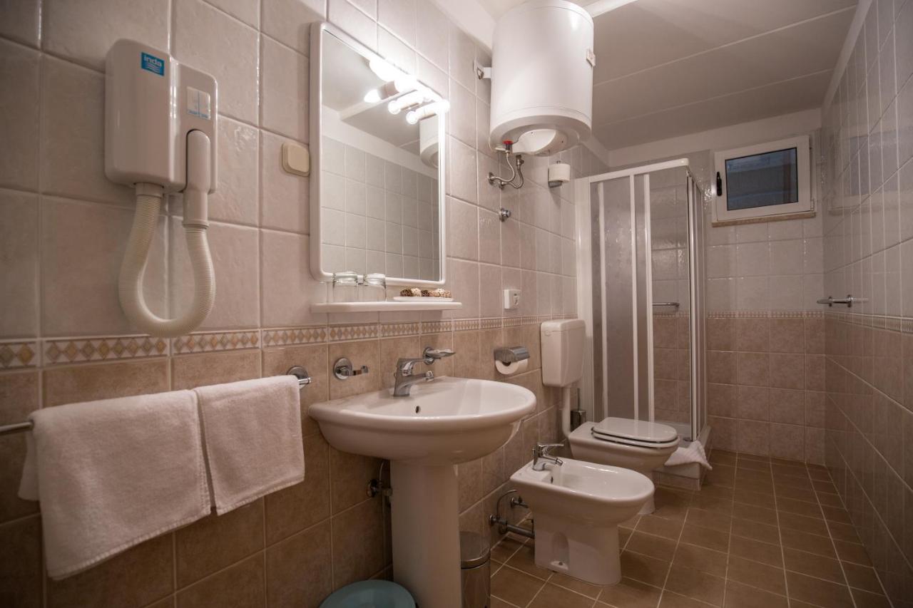 APARTMAJI SPLENDID GOLDEN ROCKS RESORT | Turistična agencija Potepuh